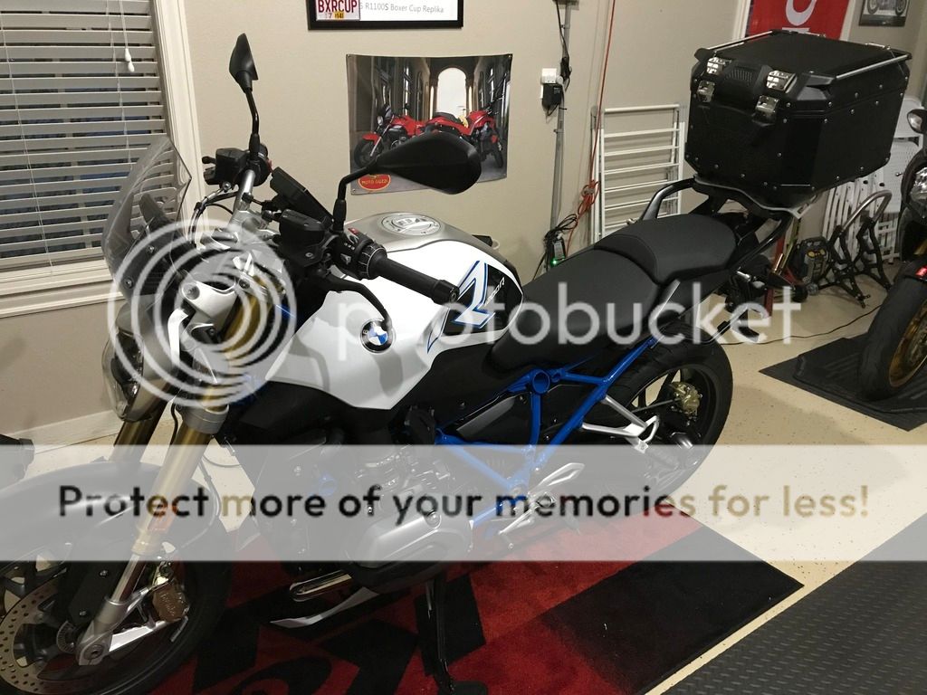Mods - GIVI Trekker Outback Top Box | BMW R1200R Forum